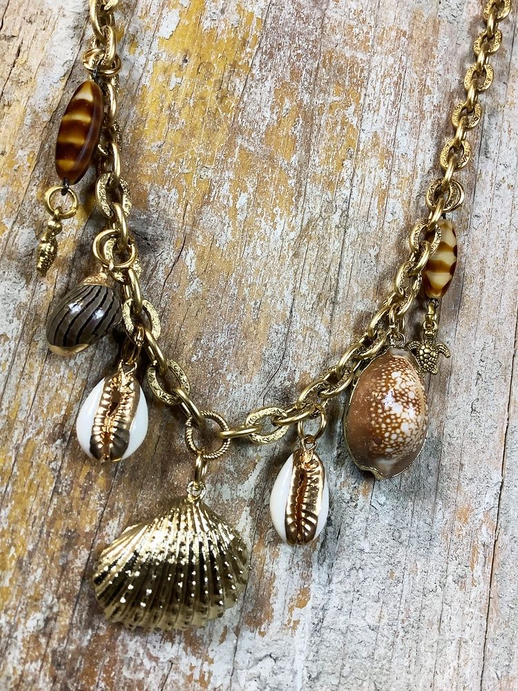 Collier de coquillages