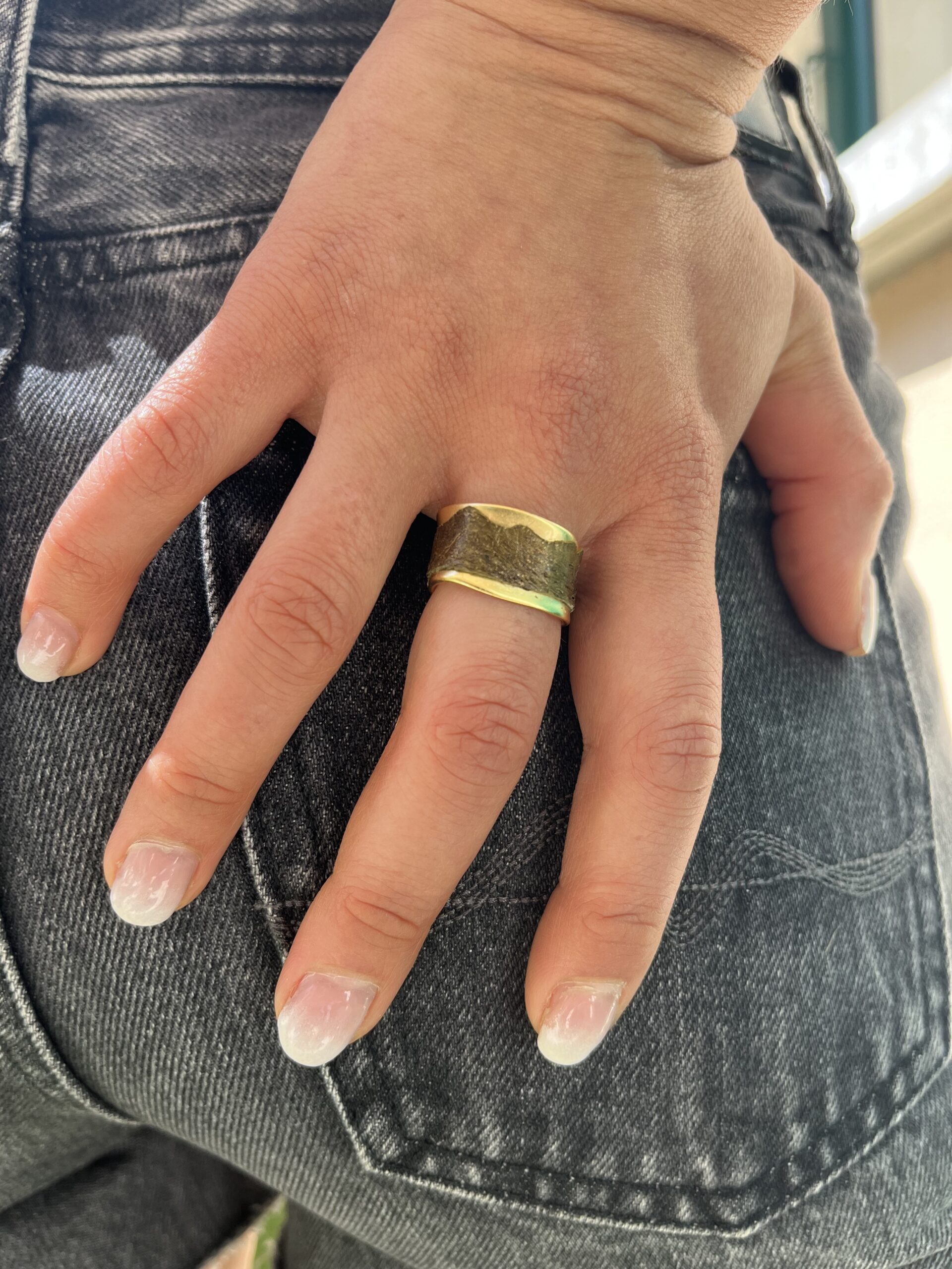 Bague martelée or mat et bronze